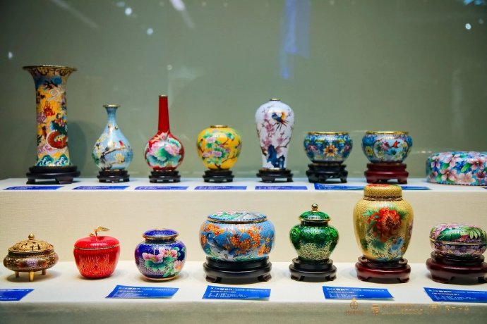 《釉你銅行，逐夢藍彩》為主題的第三屆藍粉節暨《七彩斑斕·景泰藍藝境之旅》展覽 | 北京市琺琅廠有限責任公司: 日期及行程 | Trip.com