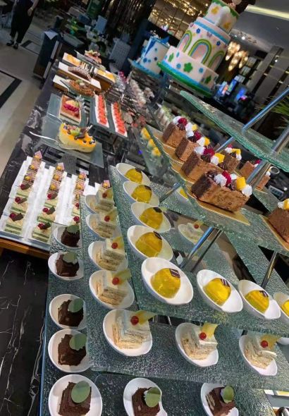 Brigh Radiance Hotel· Four seasons buffet (No.1 Bathing Beach, Yantai ...