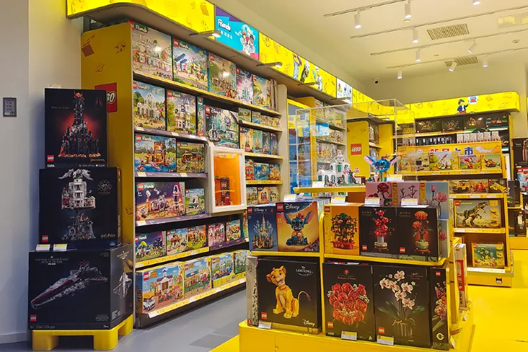 Shopping itineraries in LEGO Store(Shanghai Pudong International ...
