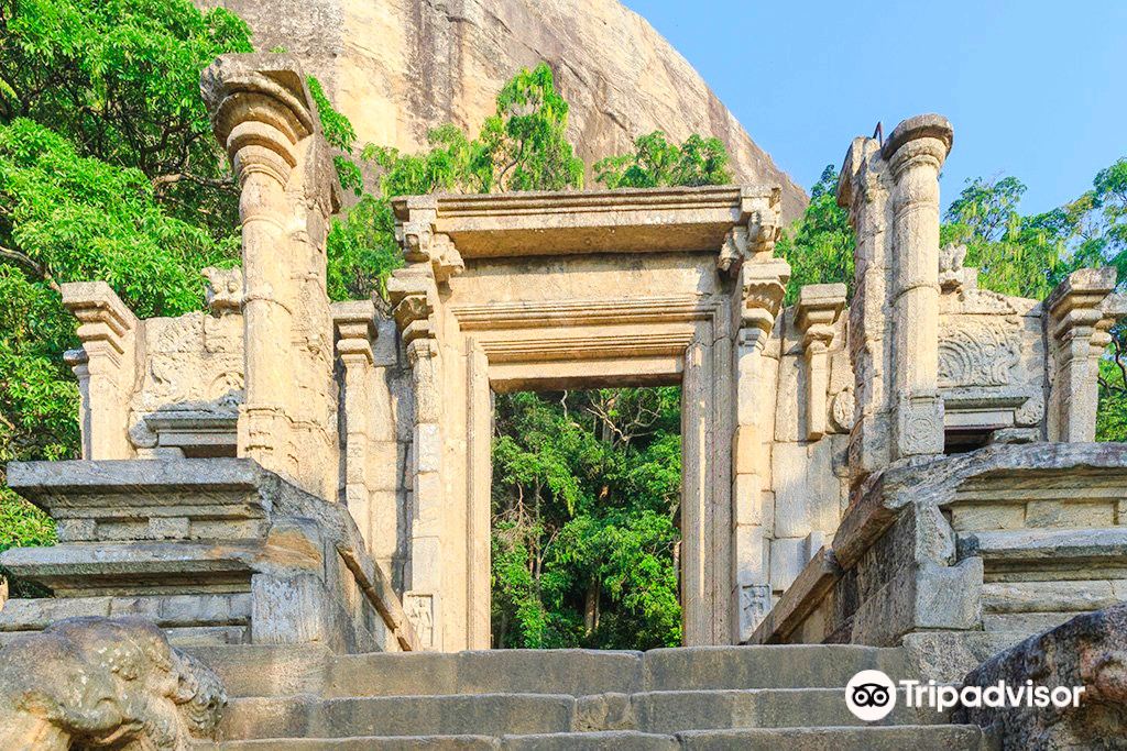 Hotels Near Halmilla Wewa Buddhist Temple, Kurunegala - Book with Free ...