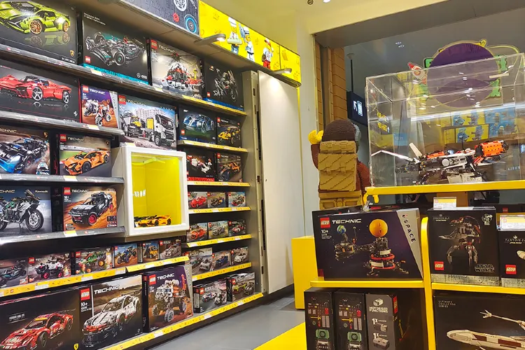 Shopping itineraries in LEGO Store(Shanghai Pudong International ...