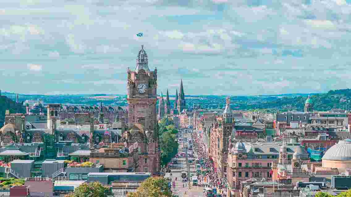 프린스 스트리트 프린스 스트리트 정원 스코틀랜드 국립 박물관 홀리루드하우스 궁전 일일 투어 에든버러 일일 투어 중국인 운전기사 전세 투어