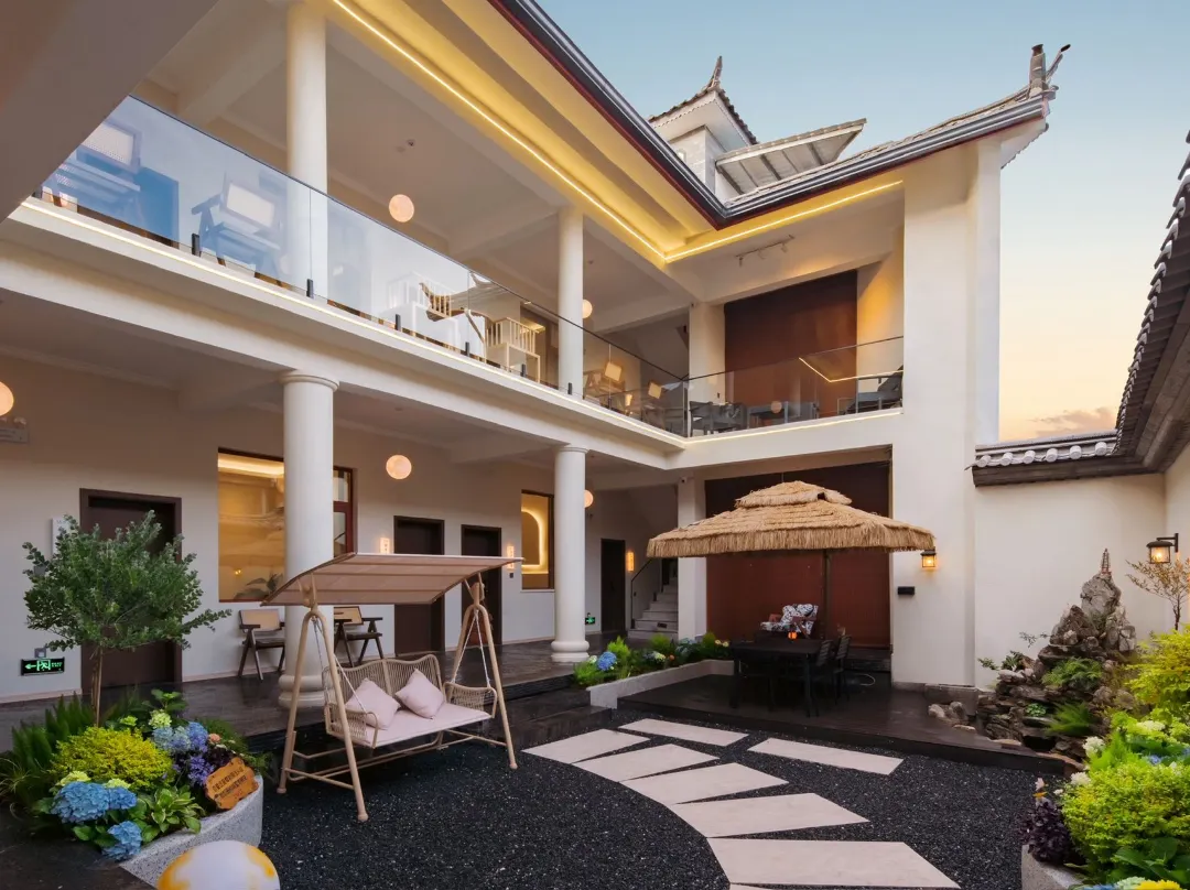 September · Sep Resort Courtyard - Lijiang