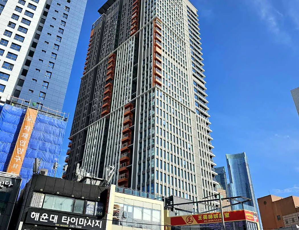 Raviens Elbon The Stay - Busan
