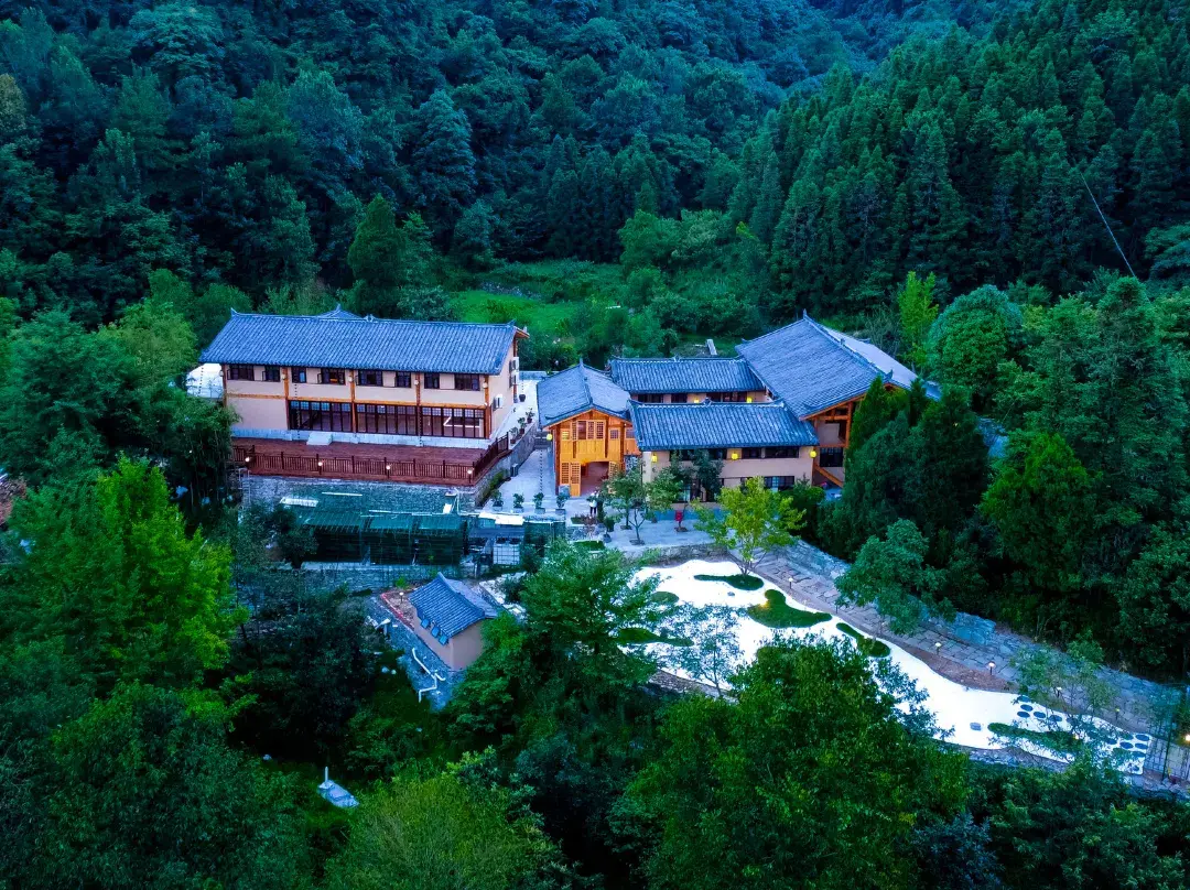 Manju Sattva Healing Resort - Xiangyang