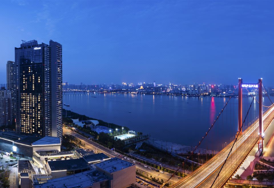 Hilton Wuhan Riverside(武汉世茂希尔顿酒店), Wuhan - 2025 Latest Prices & Deals ...