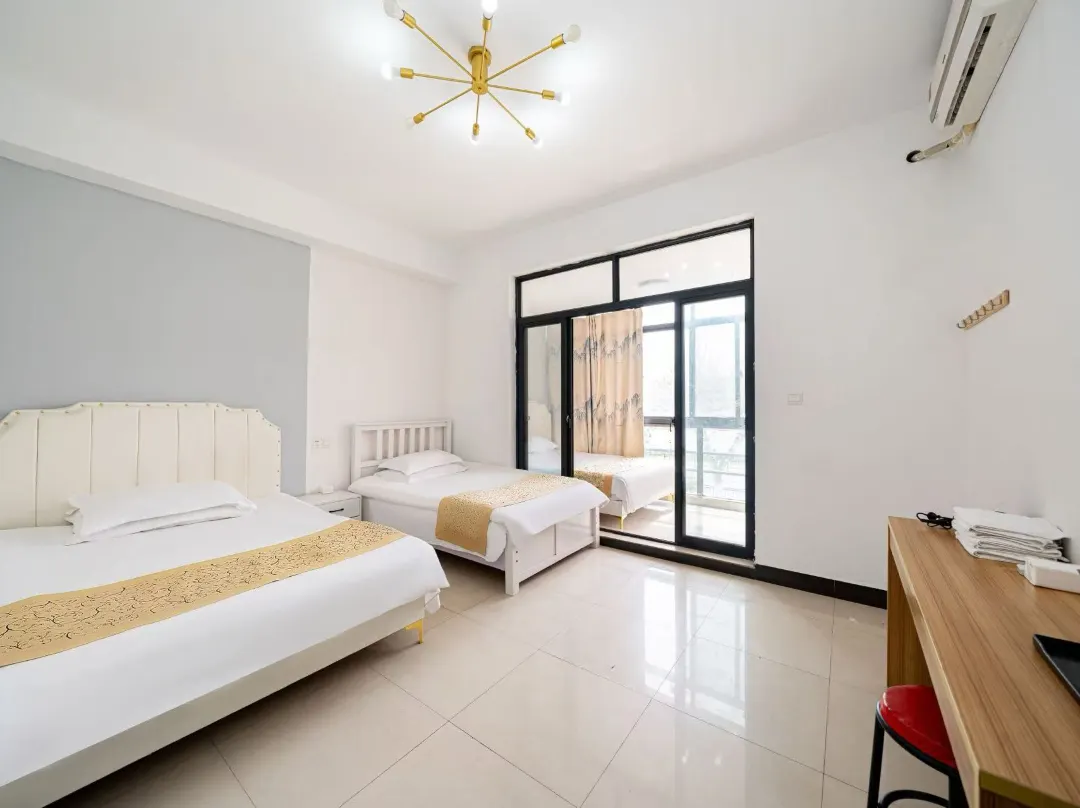 Yijia Theme Hostel - Shanghai