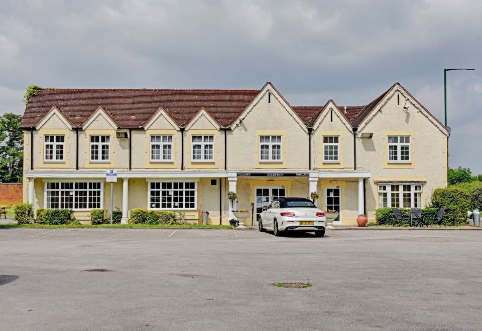 The Gables Hotel, Birmingham Airport: Deals & Reviews 2026 | Trip.com