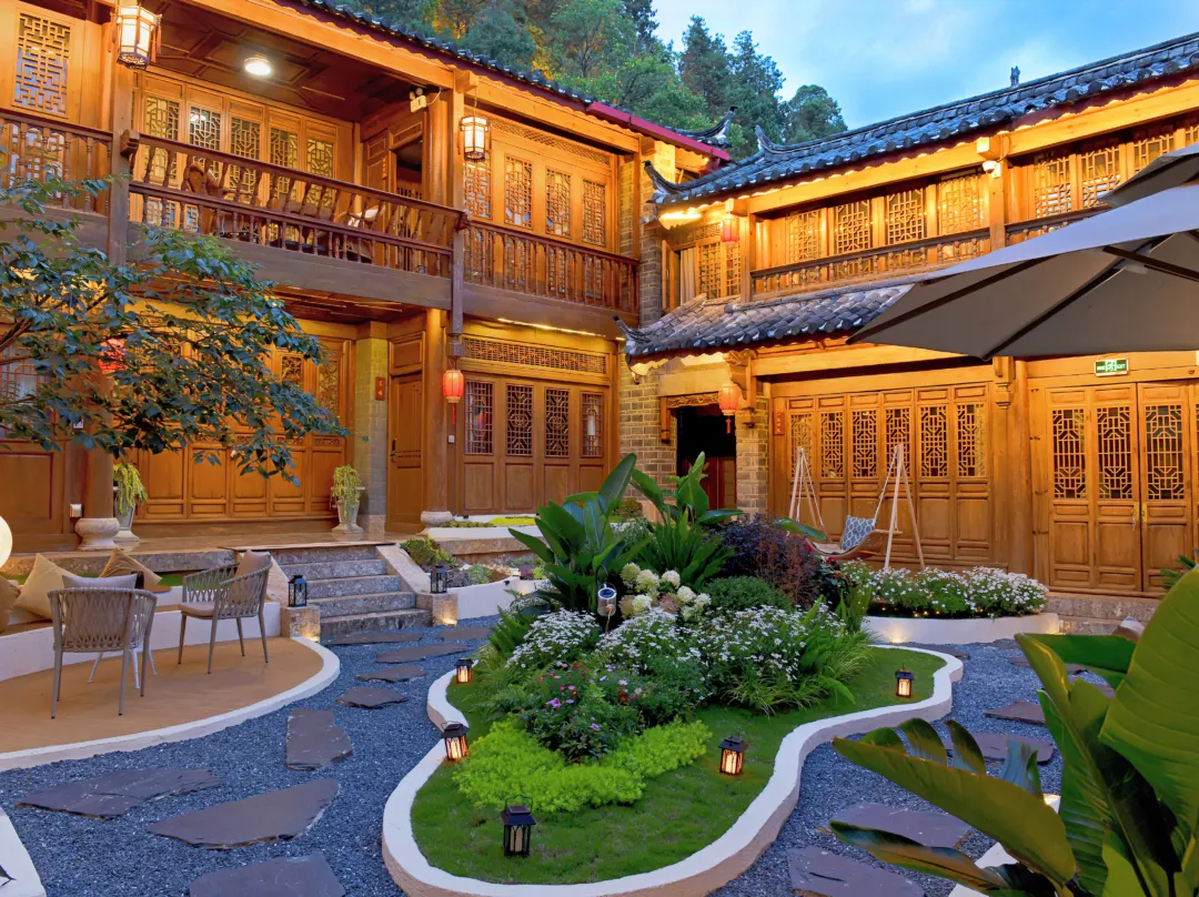 Floral Hotel Qu'an Hefeng Light Luxury Holiday Courtyard - 麗江市