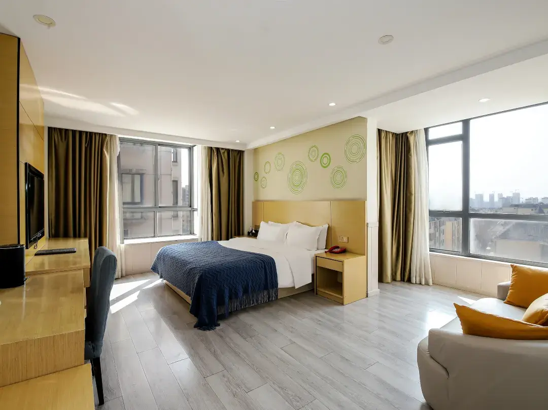 The Wall Street Holiday Hotel - Yichun