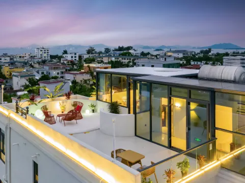 One Island One Sea · Floating Pool Home Stay - Sanya