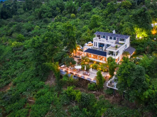 Qiexun·yeyou Mancao Homestay - Chengdu