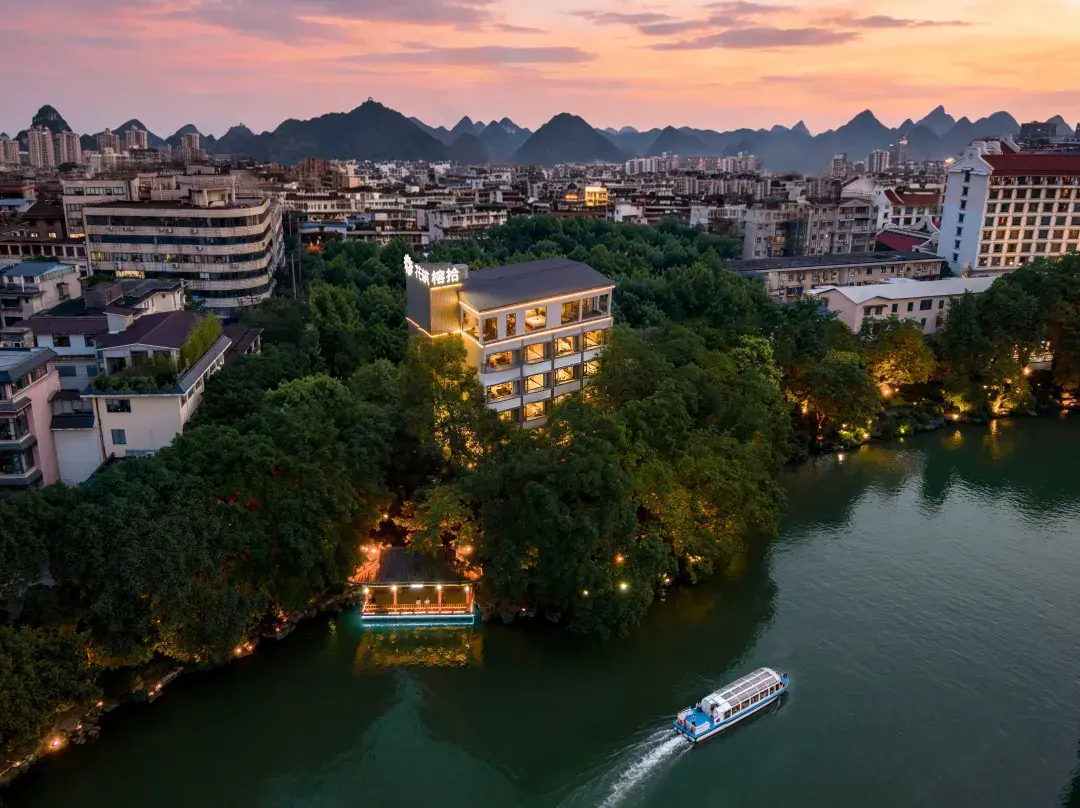 Floral Hotel · Rongshi Hotel - Guilin