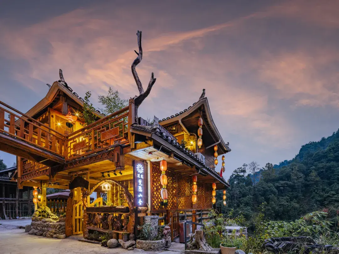 Floral Hotel ·  Buddha Top Mountain Fanyin Mountain House - Tongren