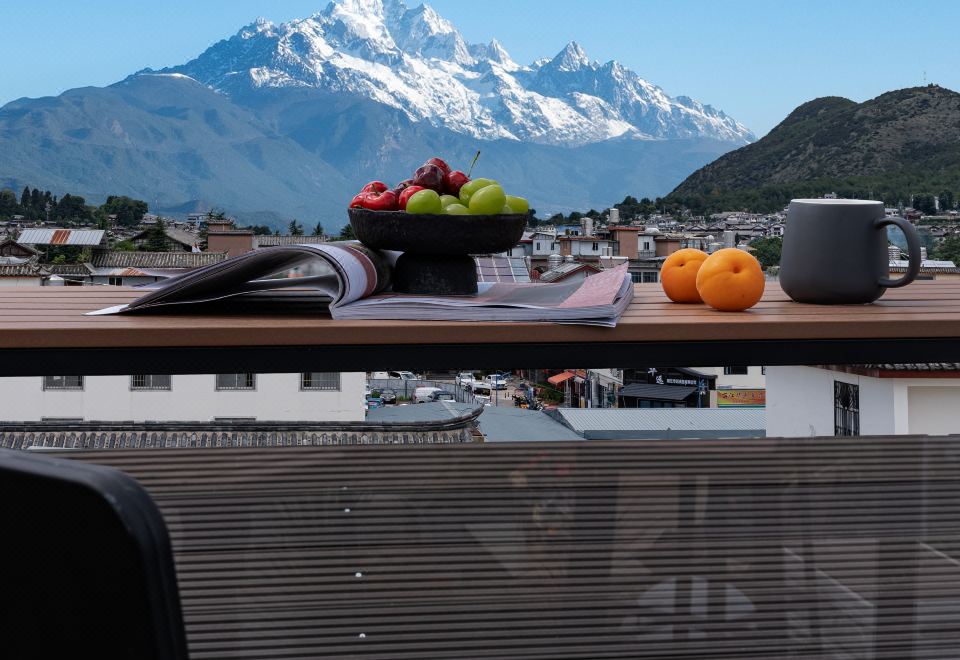 YUEN Yue Na · Snow Mountain View | Sky Garden · Collector's Art Snow ...