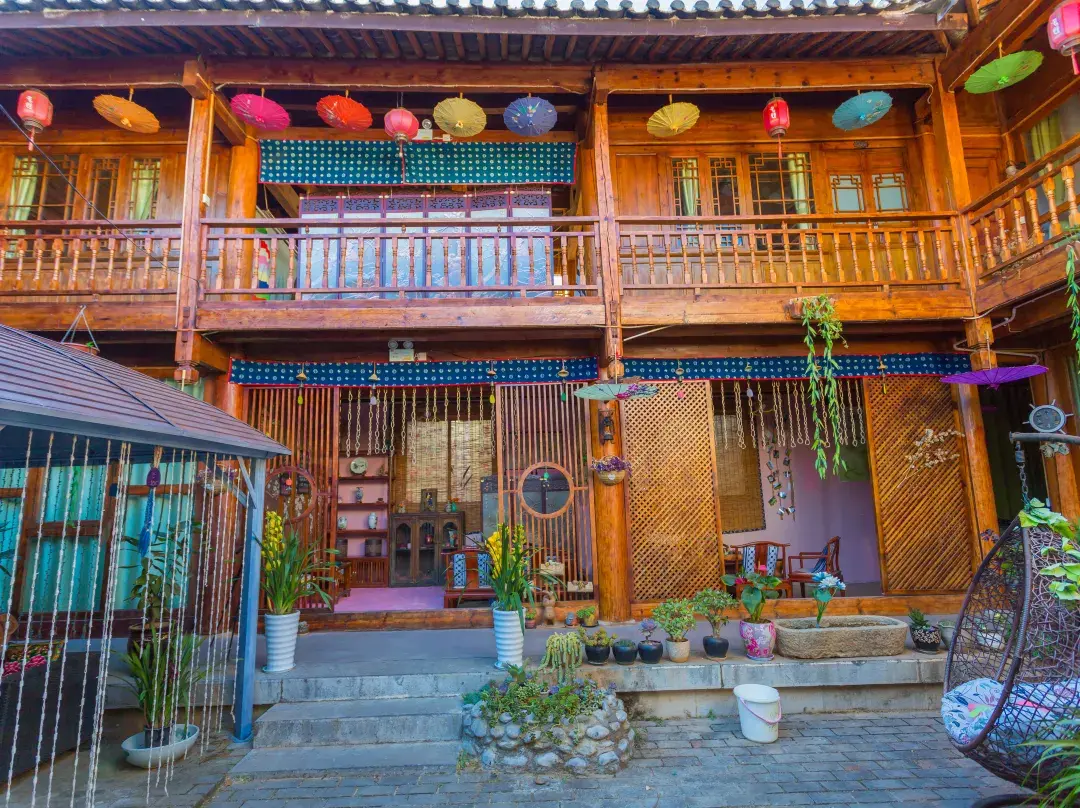 One Night In A Small Building - Lijiang