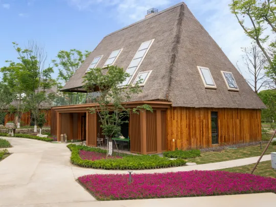 Chengdu Diyue Resort Hotel · Shihuadu - Chengdu