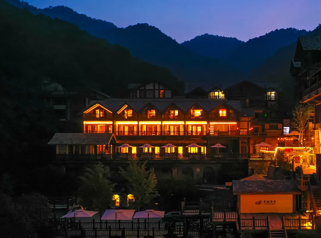 Jiuru Mountain Nomanbao Life Scene Hotel - 済南市