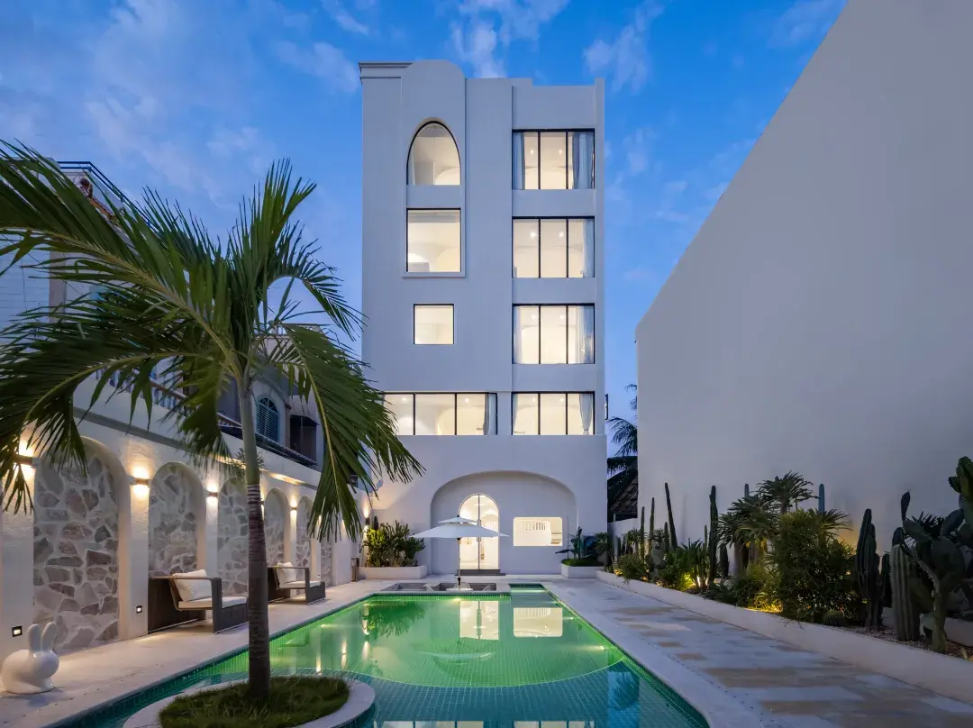 Sanya Yixi Yixia · Designer Pool Art Villa - Sanya
