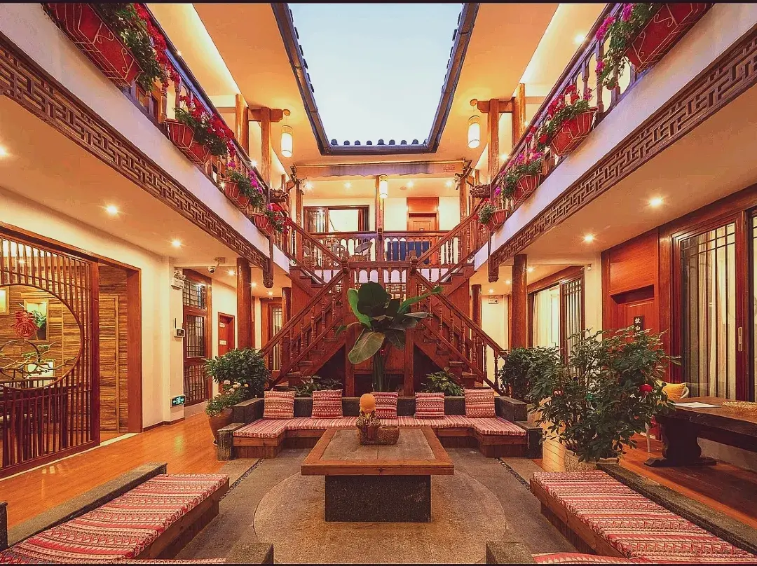 Manzhu·wooden Light Luxury View Inn - Lijiang