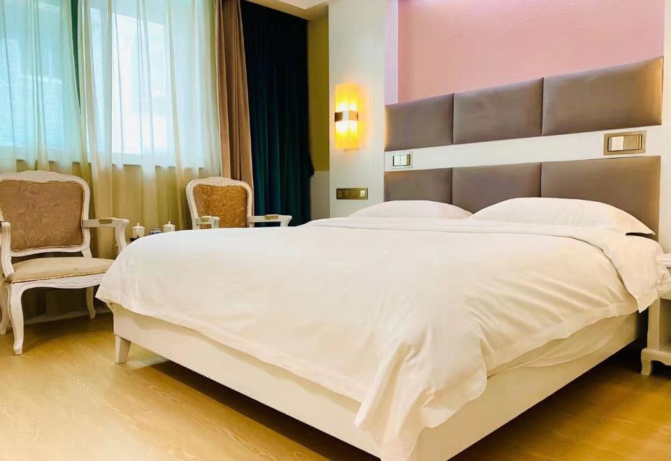 Kunming Hot spring Guan Hong Hotel(官宏大酒店（昆明火车站双桥夜市店）) Reviews, Deals ...