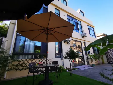 Ziyi Courtyard Guesthouse - Shanghai