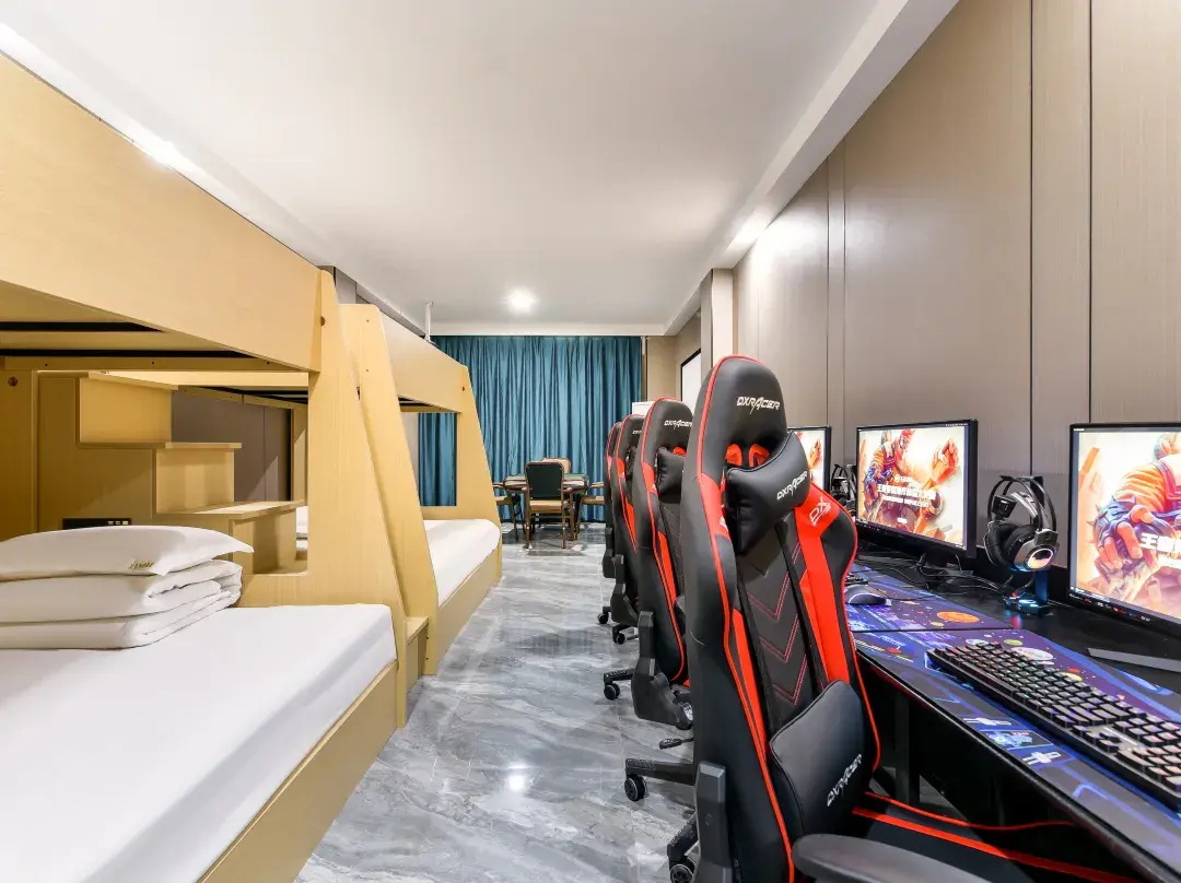 Seven O'clock Sunshine E-sports Hotel - Hebi