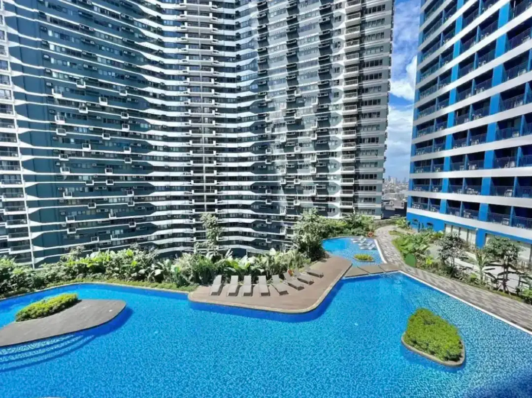 No Additional Fees Makati Apartment Condo W/ Mall - Makati