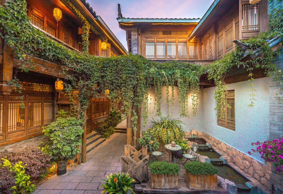 Chinese Courtyard Garden Resort
