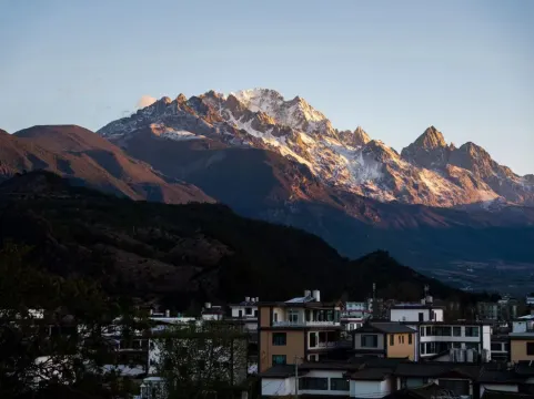 Mu Mountain B & B In Lijiang) - Lijiang