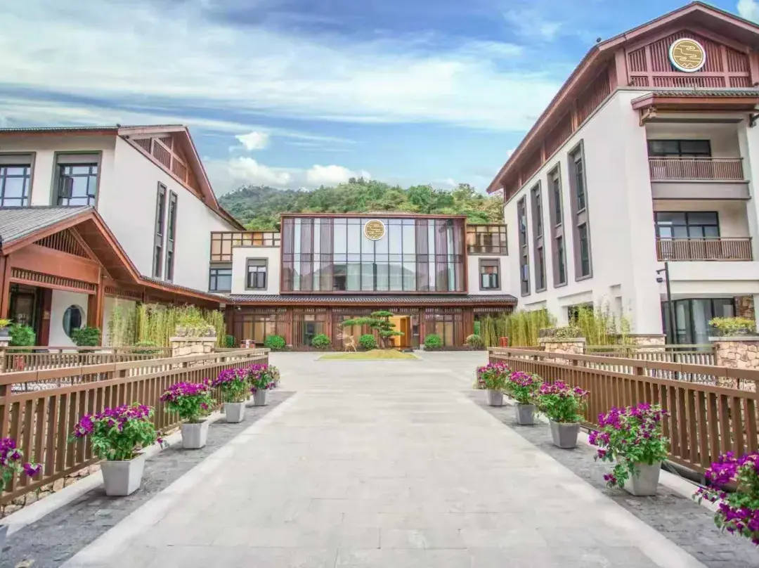 Hangzhou Lingqi Tongjian Lake Resort Hotel - Hangzhou