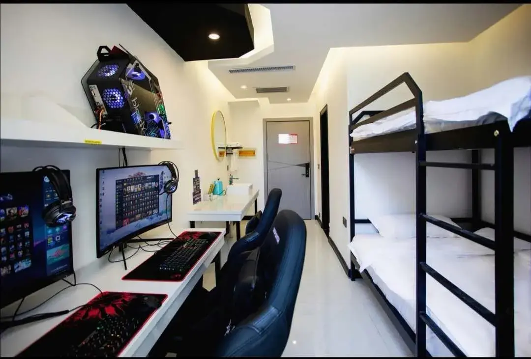 Shanshan Flame E-sports Hotel - Turpan