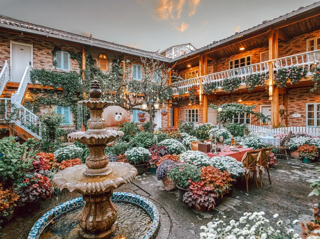 Guanxin · Half A Mile | Monet Garden Inn Monet Garden - Lijiang