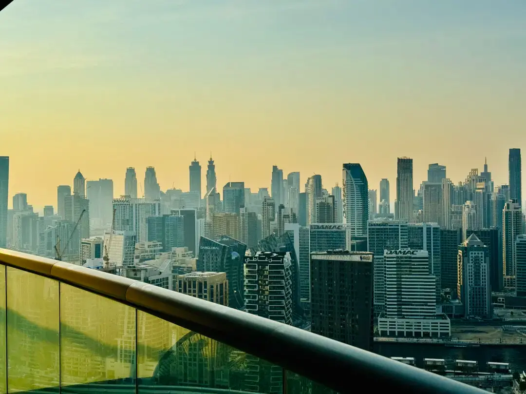 Luxurious 1br Apartment At Damac Tower, Paramount - Dubai