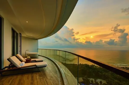 One Room One Car Seaview Holiday Apartment - Beihai