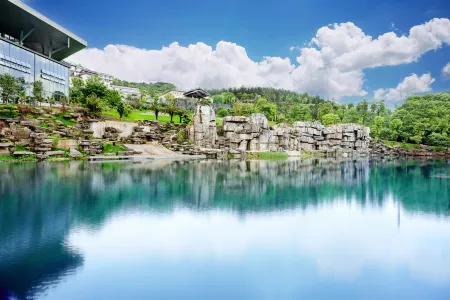Wyndham Grand Plaza Royale Peach Blossom Hot Springs Resort Hunan ...