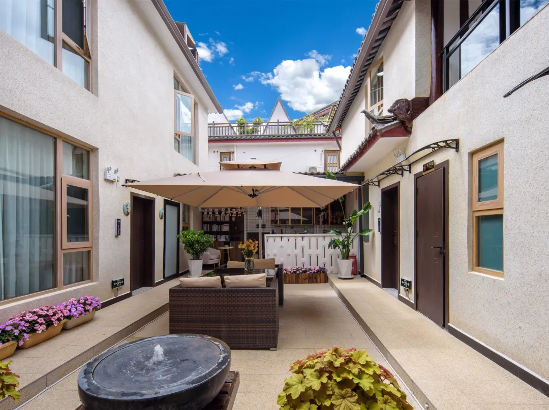 Qingxi Sunny Resort Beauty Inn • Lijiang Ancient City Store - Lijiang