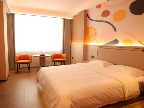 Atour Light Hotel Bell Tower • Kaiyuan Li, - Quanzhou