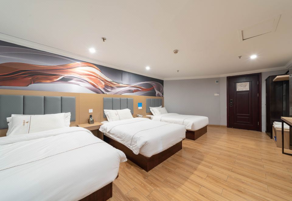 Golden Phoenix Hotel (Huangbeiling subway station, Shenzhen)(金凤凰酒店 ...