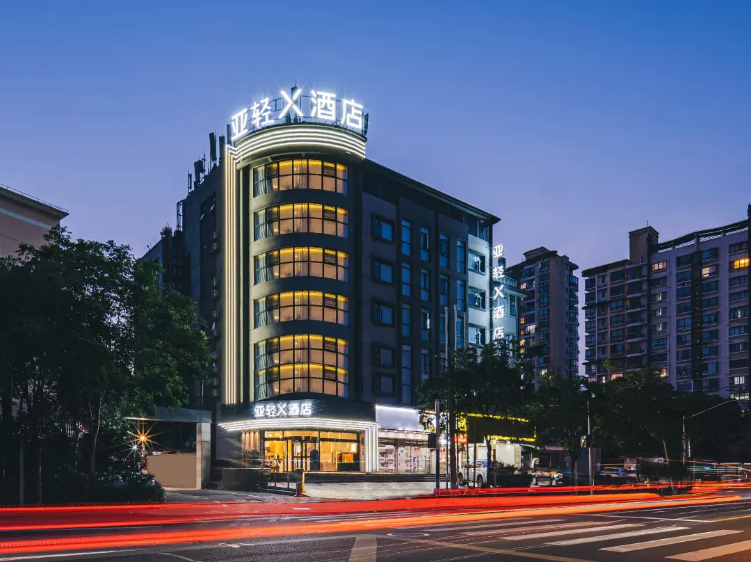 Alight X Hotel Shanghai Tongji Hospita Xincun Road Subway Station - Shanghái