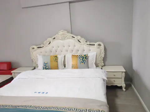 Typhoon Shelter Theme Apartment Hotel - Kunming