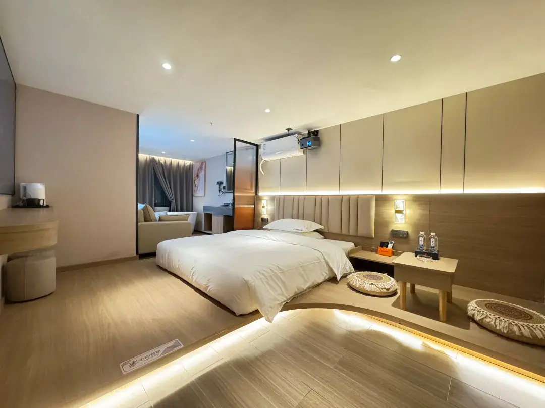Yunjin Smart Cinema Hotel - Nanning