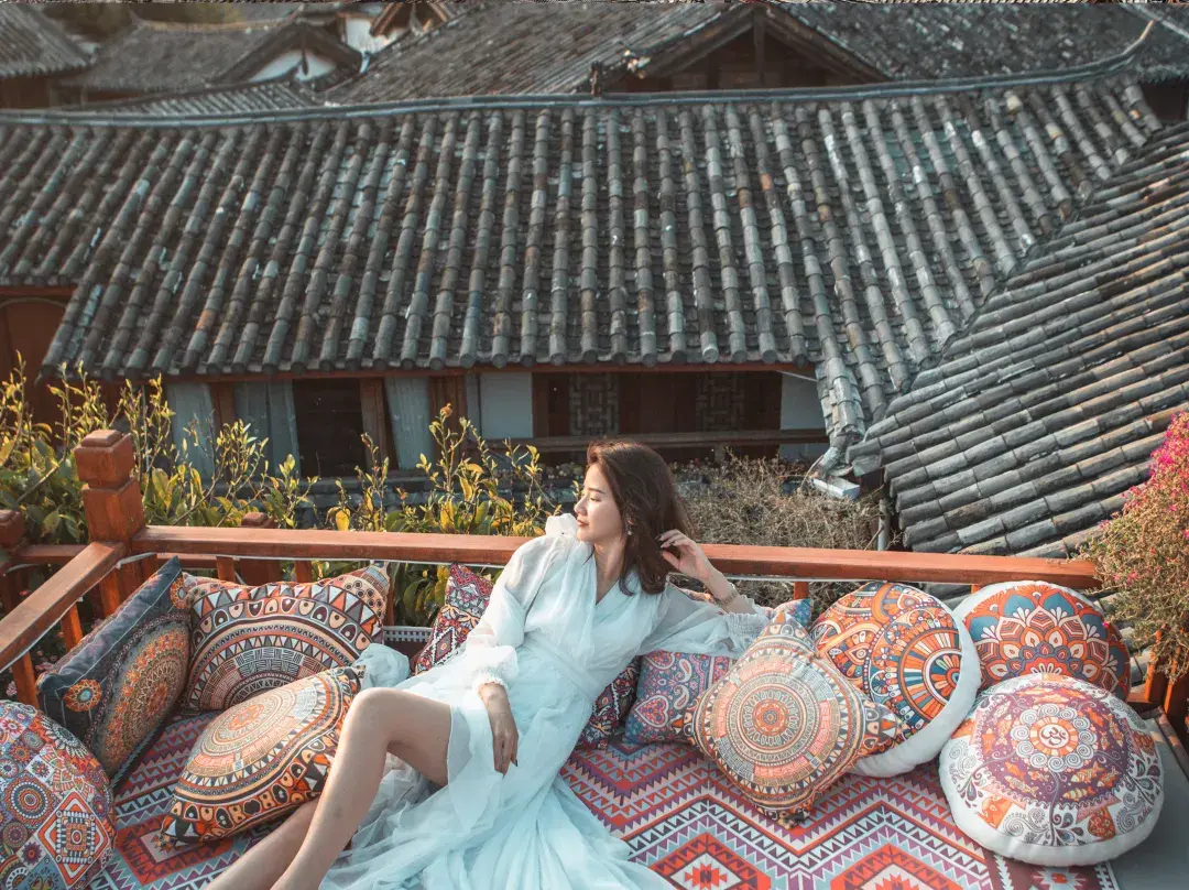 Floral Hotel· Yuebanwan | Coffee & Adorable Pets·sunlit Golden Mountains·designer Courtyard Hotel - 리장 시