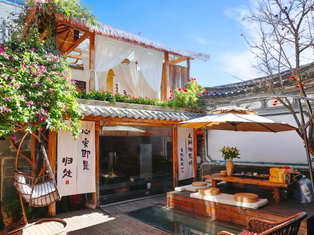 Just To Wait For Your Chain Inn - Lijiang