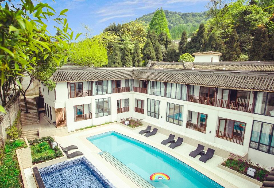 Hillside Spring Resort(青城山青城半山上泉酒店) 후기, 가격 2024 두장옌 호텔 추천 | 트립닷컴