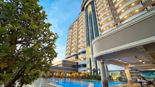Planet Holiday Hotel & Residence, Batu Ampar - Photos, Reviews, Deals ...