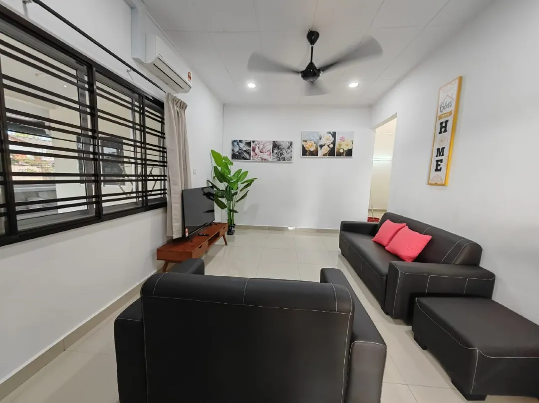 Favourite Homestay Melaka - 8pax,4br,4bath - Batu Berendam
