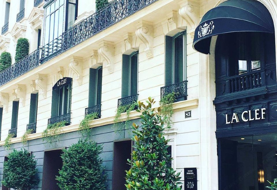 La Clef Tour Eiffel Paris by The Crest Collection,Paris - Updated ...