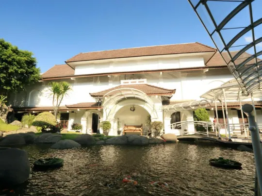 Hotel Merdeka Kediri - Kediri