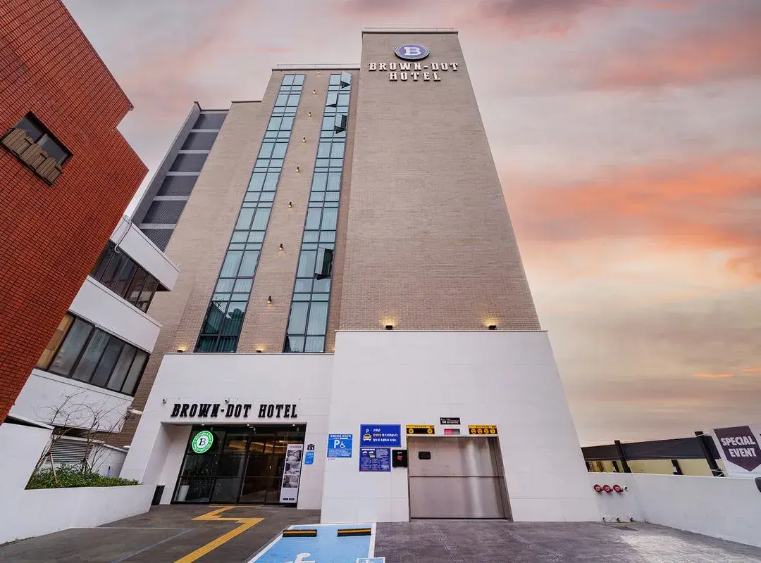 Brown Dot Hotel Sajik Baseball Stadium - Busan